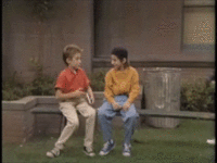 Geamuseerd GIF | GIFs.nl