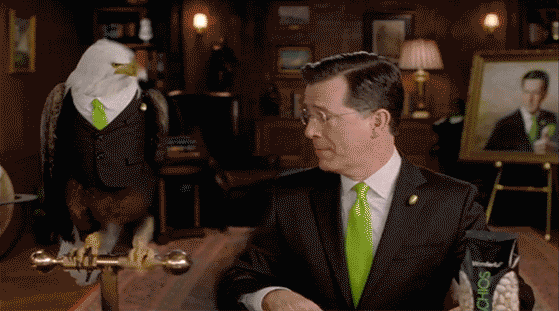 Vuist Botsing Stephen Colbert Adelaar GIF | GIFs.nl