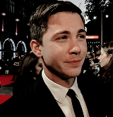 Reeks Logan Logan Lerman GIF | GIFs.nl