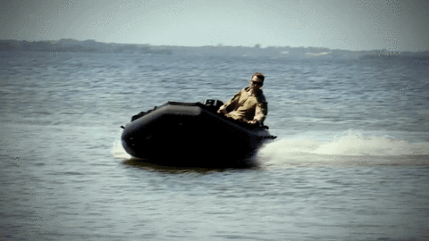 Boot Ik Ben Hier Aankomen GIF | GIFs.nl