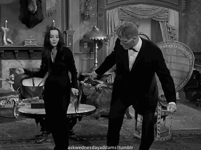 Dansen Morticia Addams The Addams Family GIF | GIFs.nl